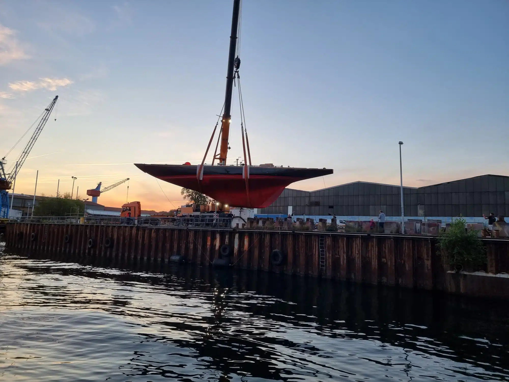 Neue Halle der Rathje Werft für große und schwere Yachten auf dem ...